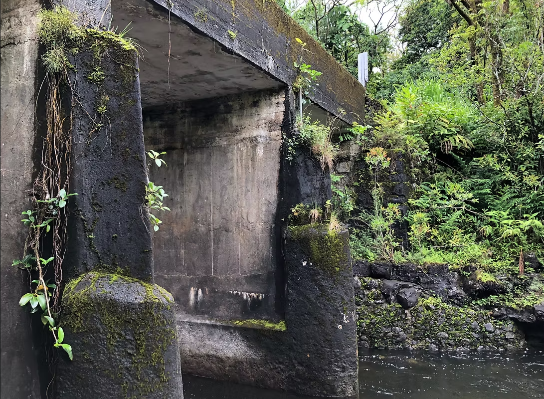 Intermittent holds of traffic on Hāna Highway for bridge work